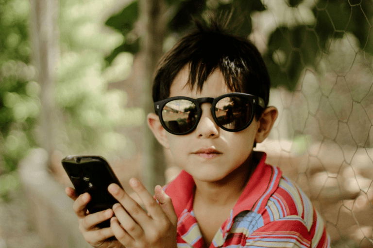 Balancing Screen Time: Healthy Digital Habits for Your Toddler ...